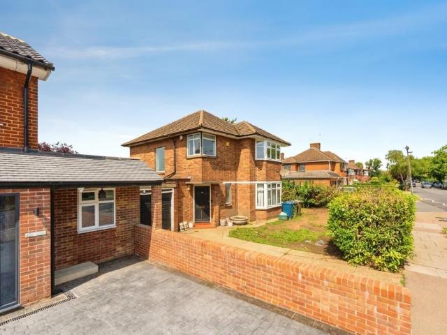 Culver Grove, Stanmore HA7, 3 bed detached house to rent, £2,500 pcm | PrimeLocation