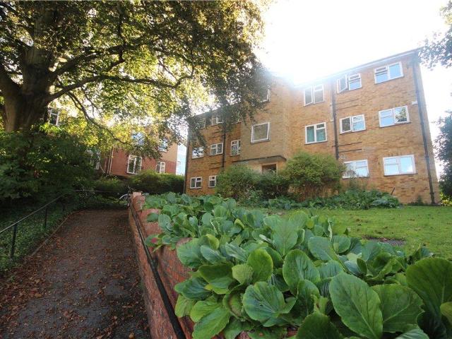 Culworth House, West Road, Guildford. 2 bed apartment to rent £1,745 pcm £403 pw