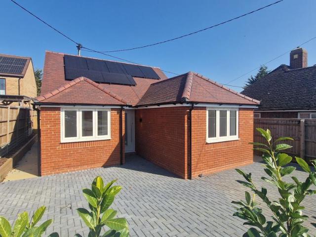 Cullum Road, Wheatley, OX33 1XD 2 bed detached bungalow to rent £7,583 pcm £1,750 pw