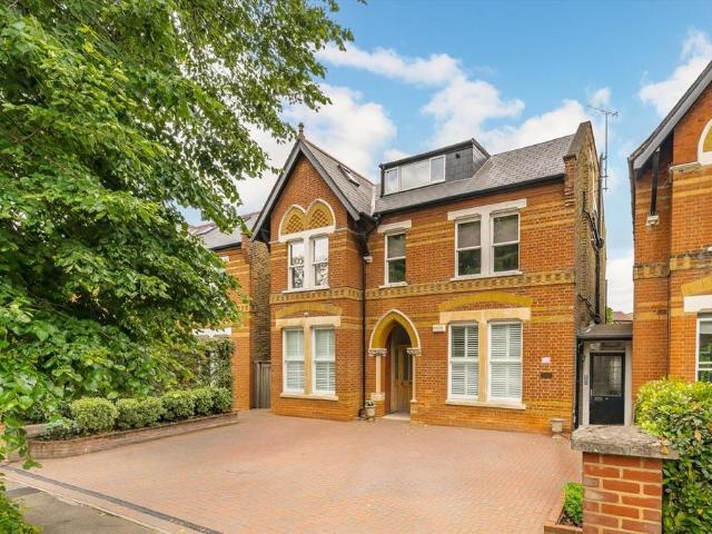 Culmington Road, London W13 2 bed flat to rent £2,150 pcm £496 pw