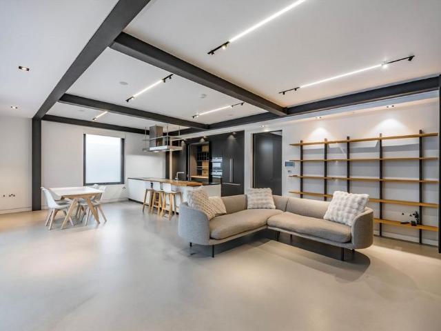 Curtain Road, London EC2A 2 bed flat to rent £7,748 pcm £1,788 pw