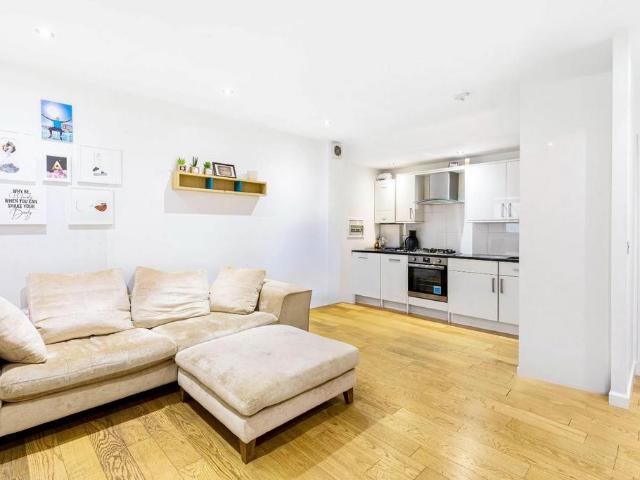 Curtain Road, Shoreditch EC2A 1 bed apartment to rent £2,250 pcm £519 pw
