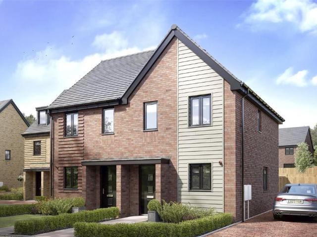 Curtis Road, Bishop's Stortford. 3 bed house to rent £2,150 pcm £496 pw