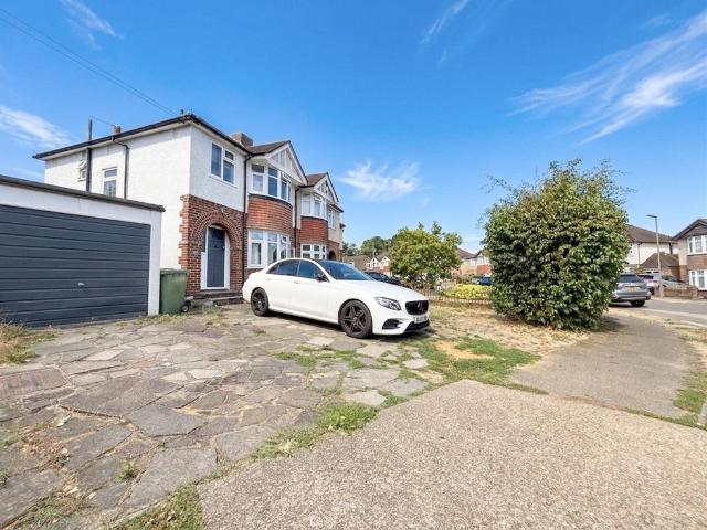Curtis Road, EPSOM 3 bed house to rent £2,750 pcm £635 pw