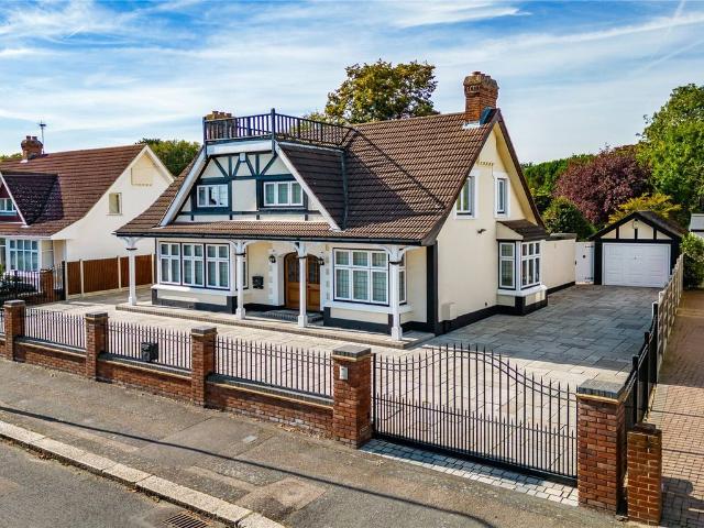 Curtis Road RM11, 4 bed bungalow to rent, £3,500 pcm | PrimeLocation