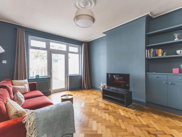 Curzon Crescent, London NW10, 2 bed flat to rent, £2,300 pcm | PrimeLocation