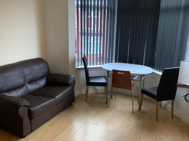 Curzon Avenue M14, 2 bed flat to rent, £800 pcm | PrimeLocation