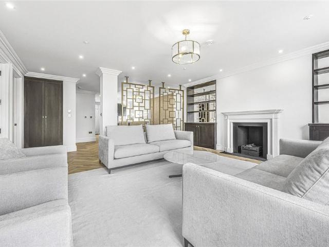 Curzon Street, London 3 bed flat to rent £10,500 pcm £2,423 pw