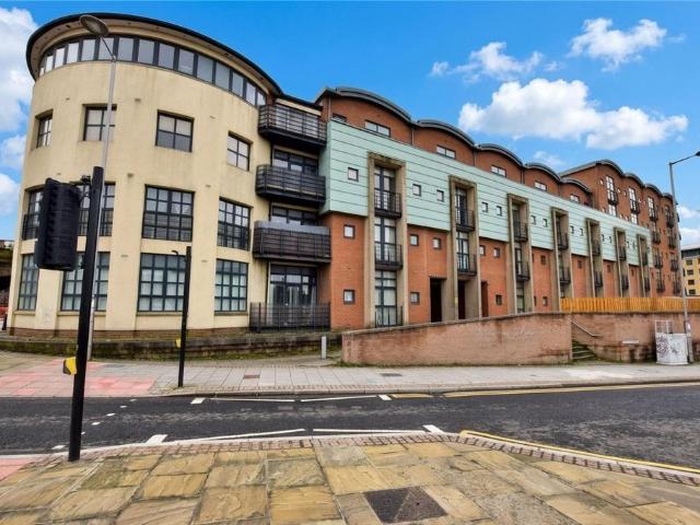 Curzon Place, Gateshead, NE8 2 bed flat to rent £1,050 pcm £242 pw
