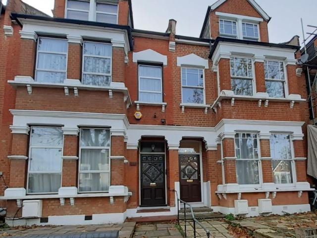 Curzon Road, Muswell Hill N21, 3 bed flat to rent, £2,400 pcm | PrimeLocation