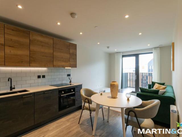 Curzon Wharf, Glasswater Locks, Pitt. 1 bed apartment to rent £1,050 pcm £242 pw