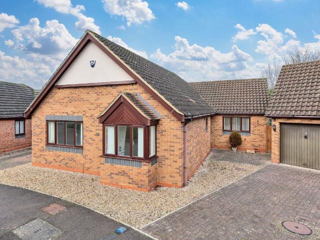 Curlew Crescent, Royston SG8, 3 bed bungalow to rent, £1,700 pcm | PrimeLocation