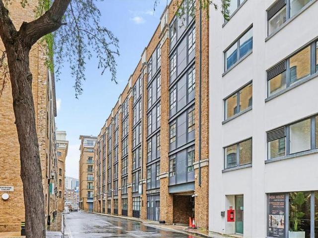 Curlew Street, London SE1 2 bed flat to rent £2,850 pcm £658 pw