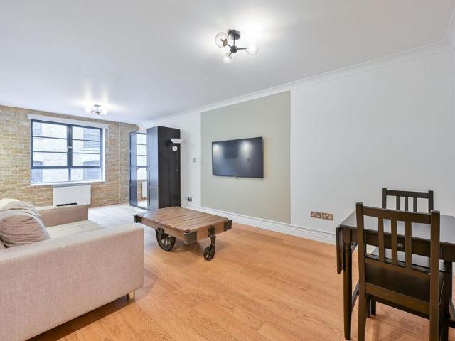 Curlew Street, Shad Thames, London, SE1 1 bed flat to rent £3,467 pcm £800 pw