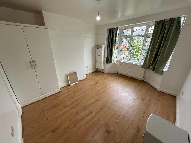 Currey Road, Greenford UB6, Room to rent, £900 pcm | PrimeLocation