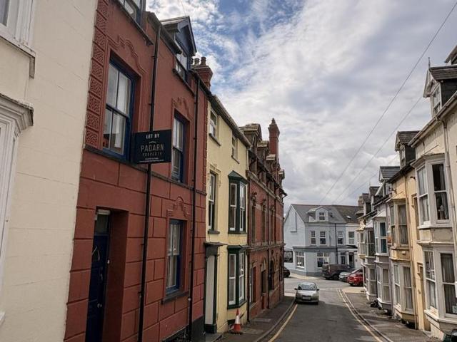 Custom House Street, Aberystwyth SY23 6 bed terraced house to rent £1,447 pcm £334 pw