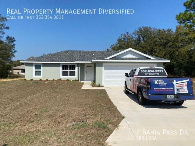 Custom Home Desirable SE Ocala Neighborhood 3/2/2 *Available Soon