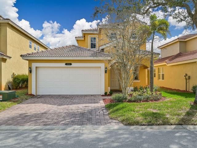 Custom Pool/Spa ~ 3 Bed/2.5 Bath Single Family Home in Estero