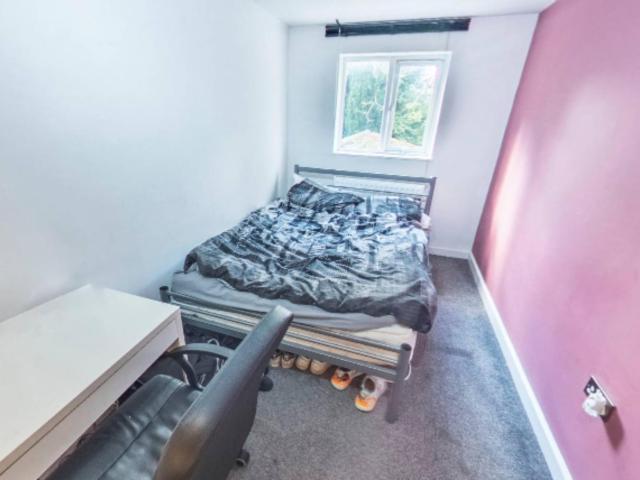 Cushy double bedroom within easy reach of the University of Birmingham Has a Room