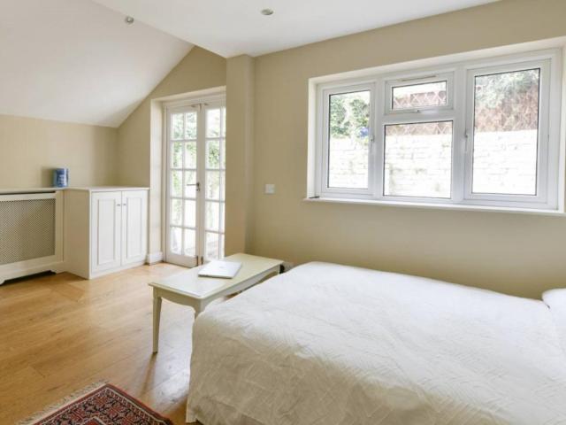 Cushy double bedroom close to Fulham Palace Has a Room