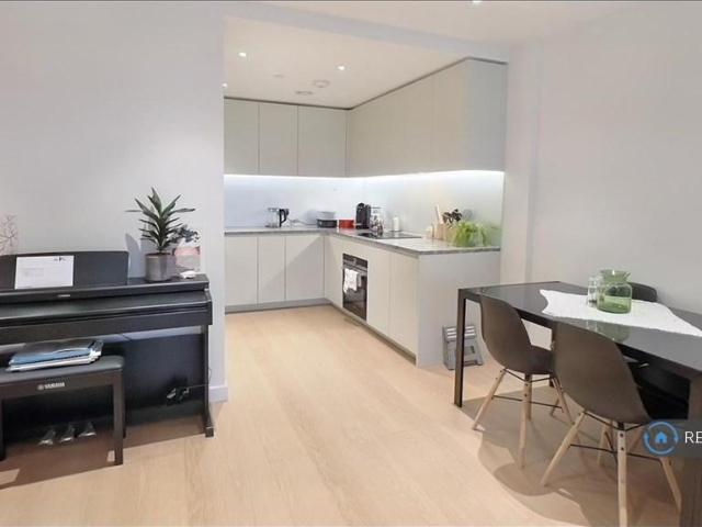 Cutter Lane, London, SE10 2 bed flat to rent £2,950 pcm £681 pw