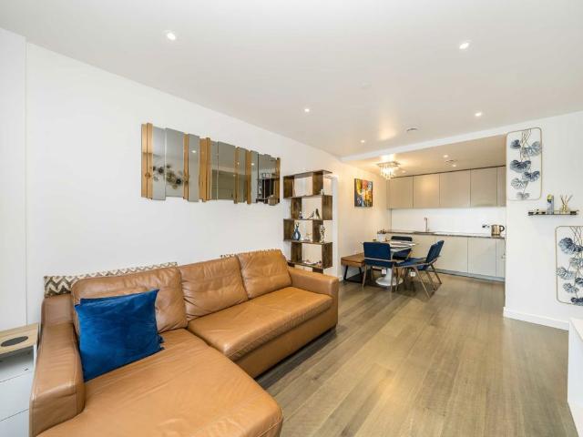 Cutter Lane, North Greenwich SE10, 2 bed flat to rent, £3,250 pcm | PrimeLocation