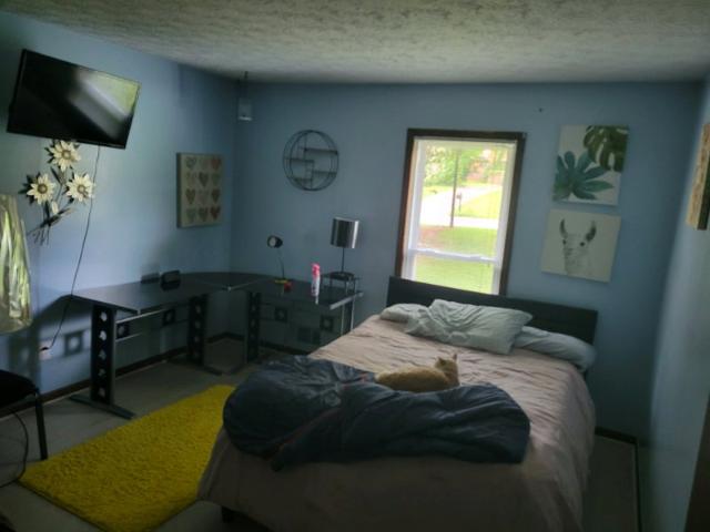 Cute med sizes room in Decatur stone mountain
