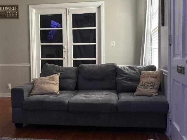 Cute midtown 3/1 home. Quiet!