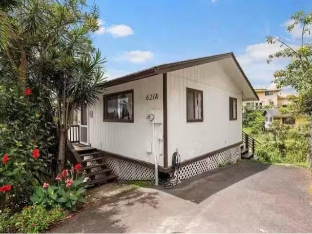 Cute and bright fully furnished cottage with back porch 621 L.
