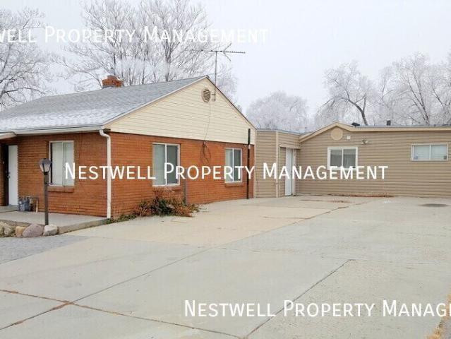 Cute and cozy back side duplex located in Taylorsville