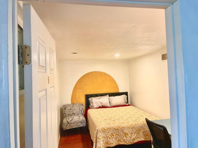 Cute and private room in a house