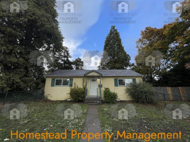 Cute as a button! Two blocks from WOU and Historical downtown Monmouth!