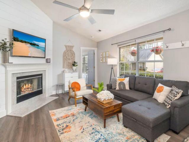 Cute bungalow in convenient Durham Neighborhood ~