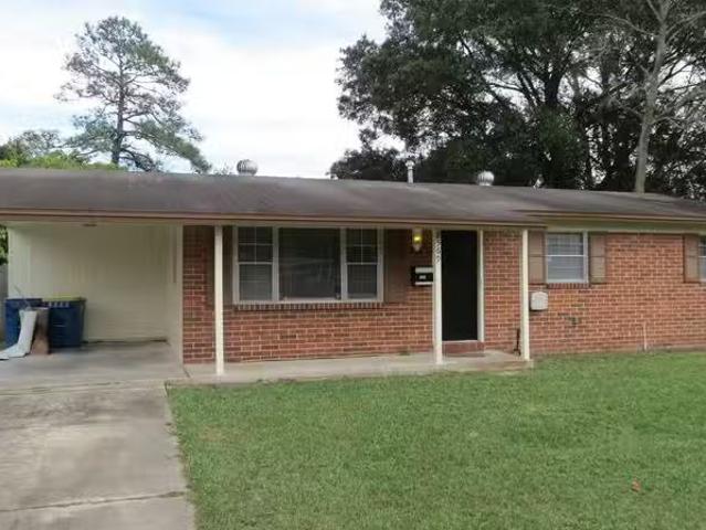 Cute Brick Home with Privacy Fenced Back Yard! 2569 Kershaw D.