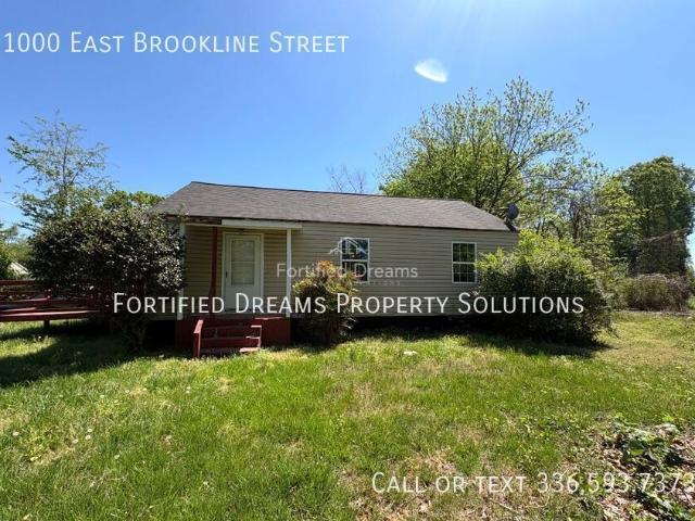 Cute Corner Lot 3 Bed 1 Bath | 1000 E Brookline