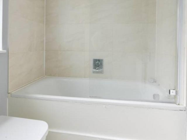 Cute double bedroom close to Eel Brook Common Has a Room