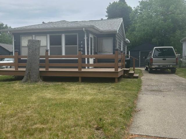 Cute house with large ftont deck and extra large