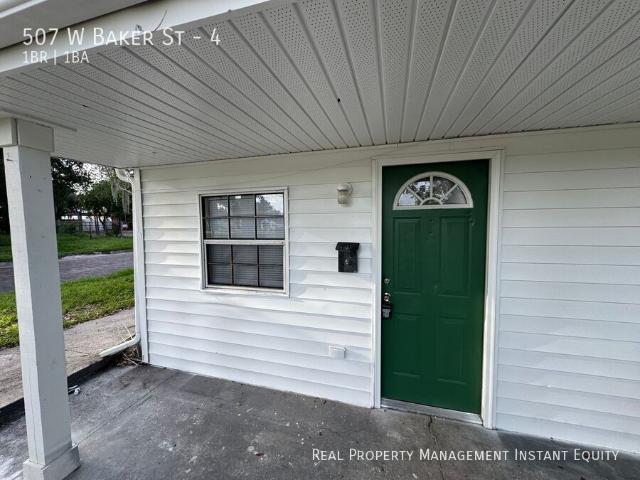 Cute Plant City Apartment