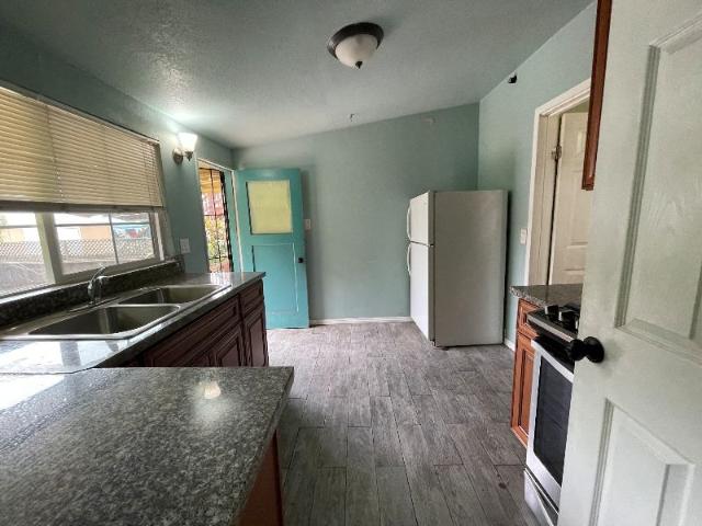 Cute private studio with backyard utilities inclu