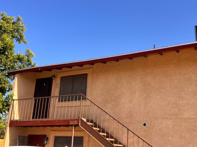 Cute & Roomy 2 Bedroom Apartment with Balcony
