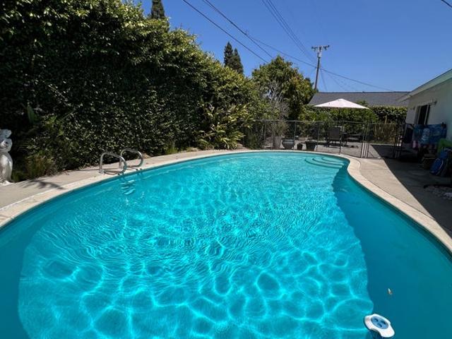 Cute Room Avail in 3B/2BA House w/Private Pool
