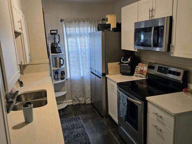 Cute room for rent near u of m!