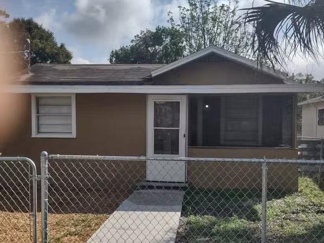 Cute 2/1 In Clearwater 1407 Monroe Ave