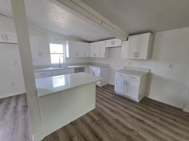 Cute 2/1 Lakefront Home 9541 Round Lake Dr