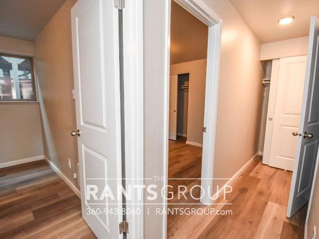 Cute 2:1 Apartment Downtown Olympia with Covered Parking! 2 Bedroom Apartment for Rent at 419 9th Ave Se, Olympia, WA 98501 Downtown Olympia