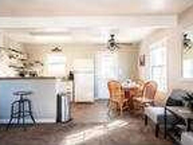 Cute 2 bed, 1 bath in great location