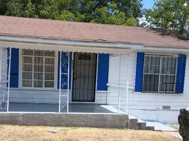Cute 2 bedroom 1 bath for rent 2315 E Crockett St