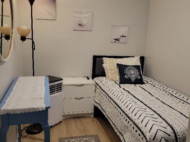 CuteCozy and Charming Room in all female home