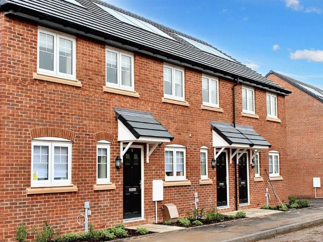 Cutler Avenue, Gedling, Nottingham. 3 bed end of terrace house to rent £1,378 pcm £318 pw
