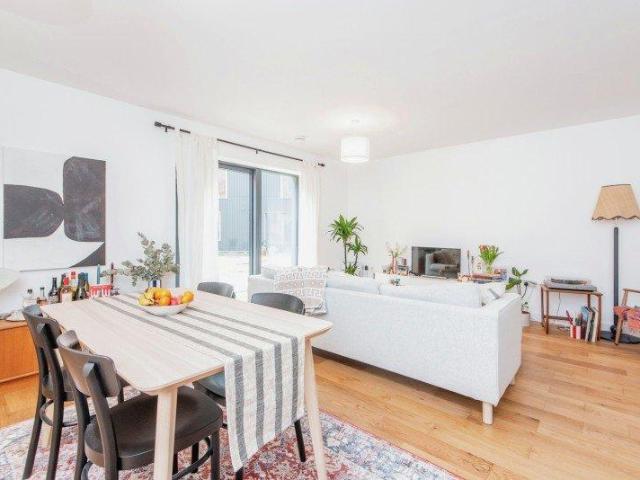 Cutlers Gardens, Sheffield, South. 1 bed flat to rent £1,050 pcm £242 pw
